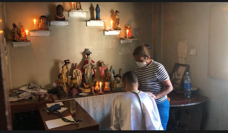 Espiritismo, palería y santería, los cultos que dejó Chávez – Impacto ...