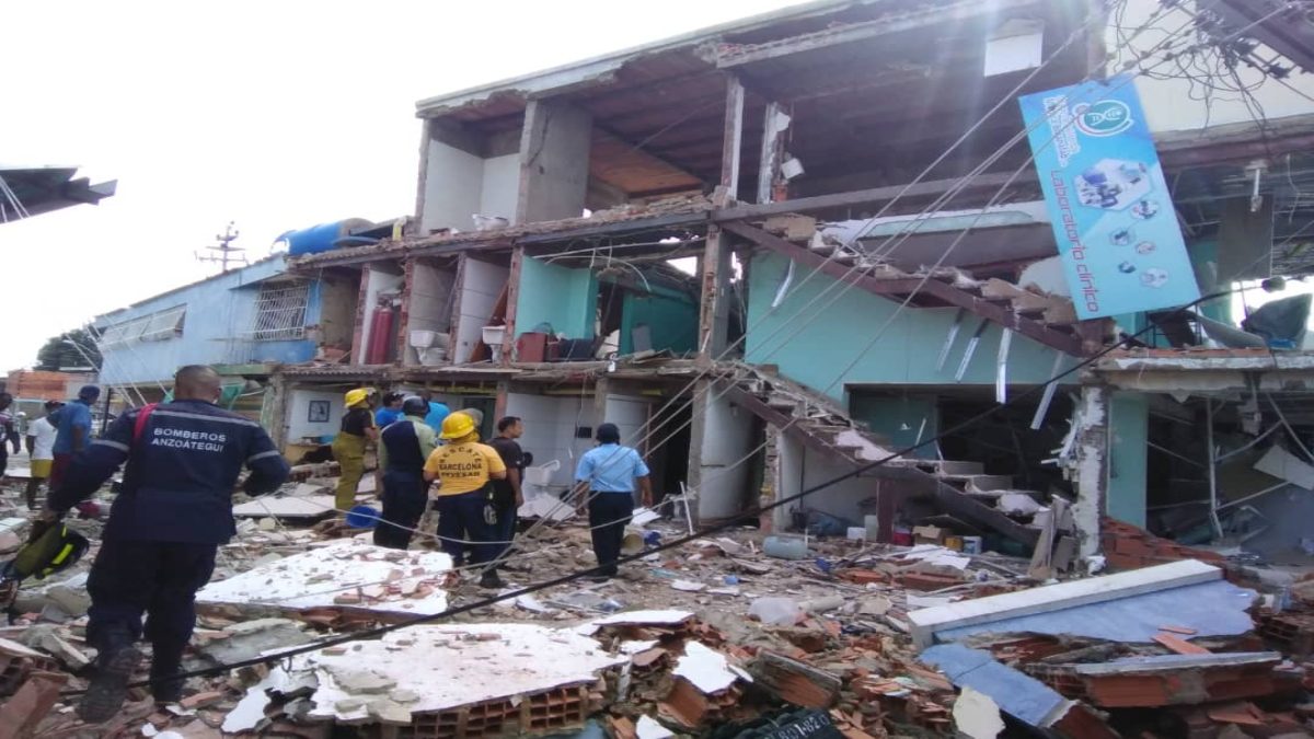 VARIOS PISOS SE DERRUMBARON: dos heridos deja la explosión en un ...