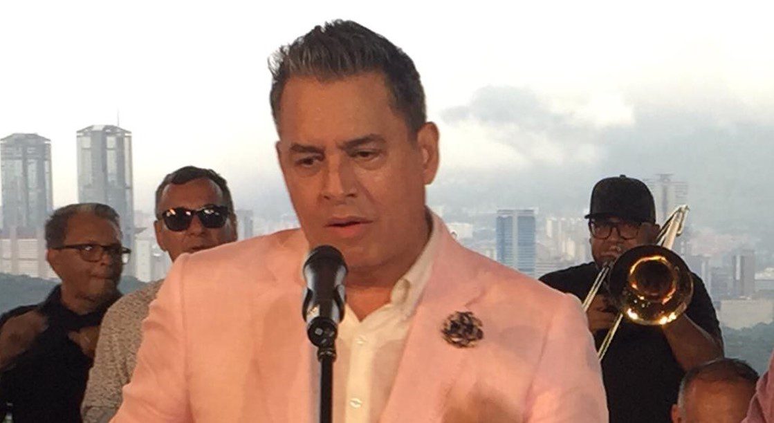 Daniel Sarcos canta gaitas mientras espera por su homenaje – Impacto ...