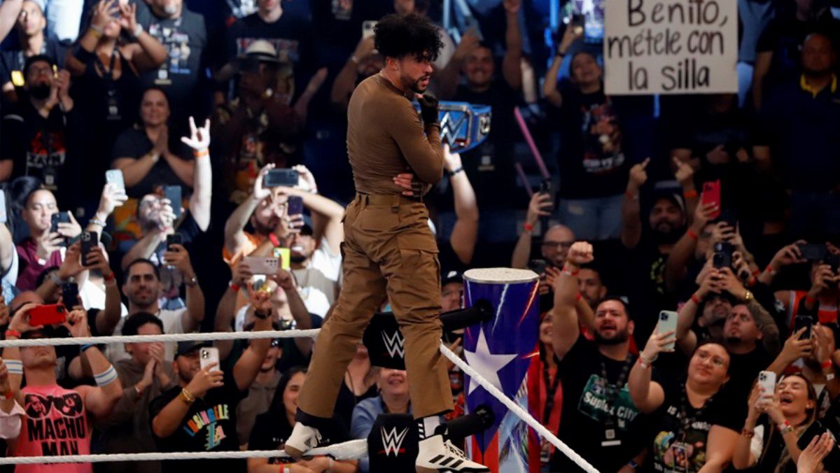 ¡GANÓ PERO QUEDÓ MALLUGADO! Así salió Bad Bunny del combate de lucha ...